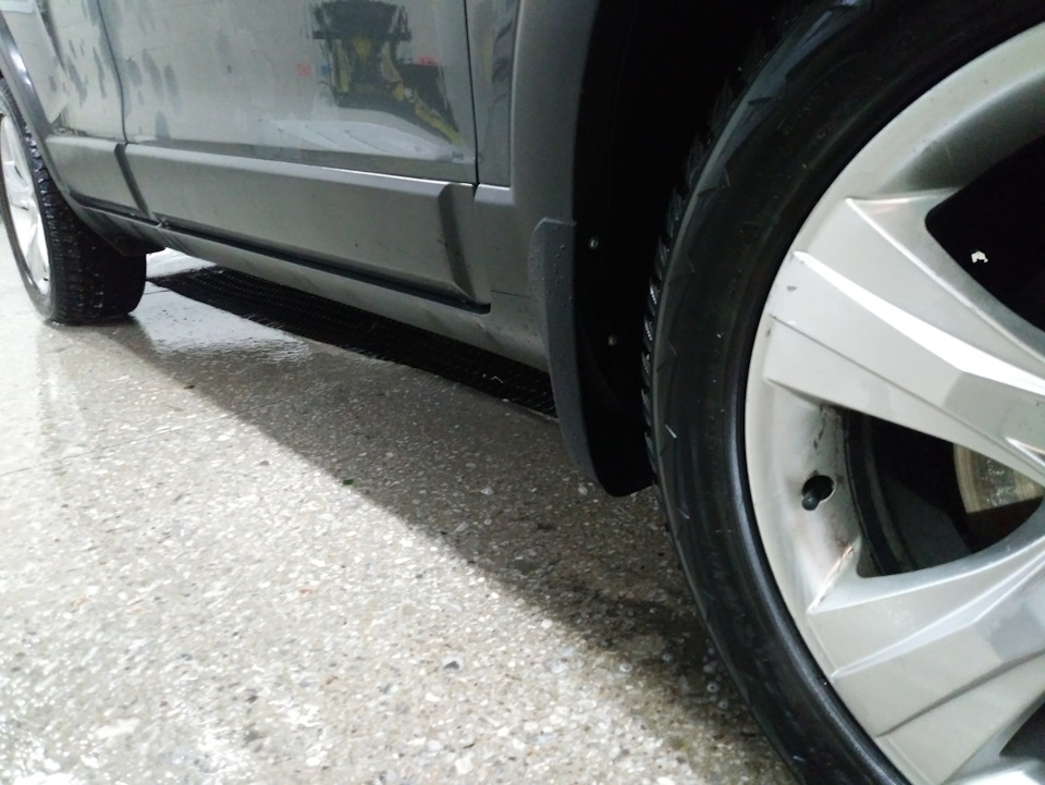 Замена брызговиков — Chevrolet Captiva (1G), 2,4 л, 2012 года | своими ...