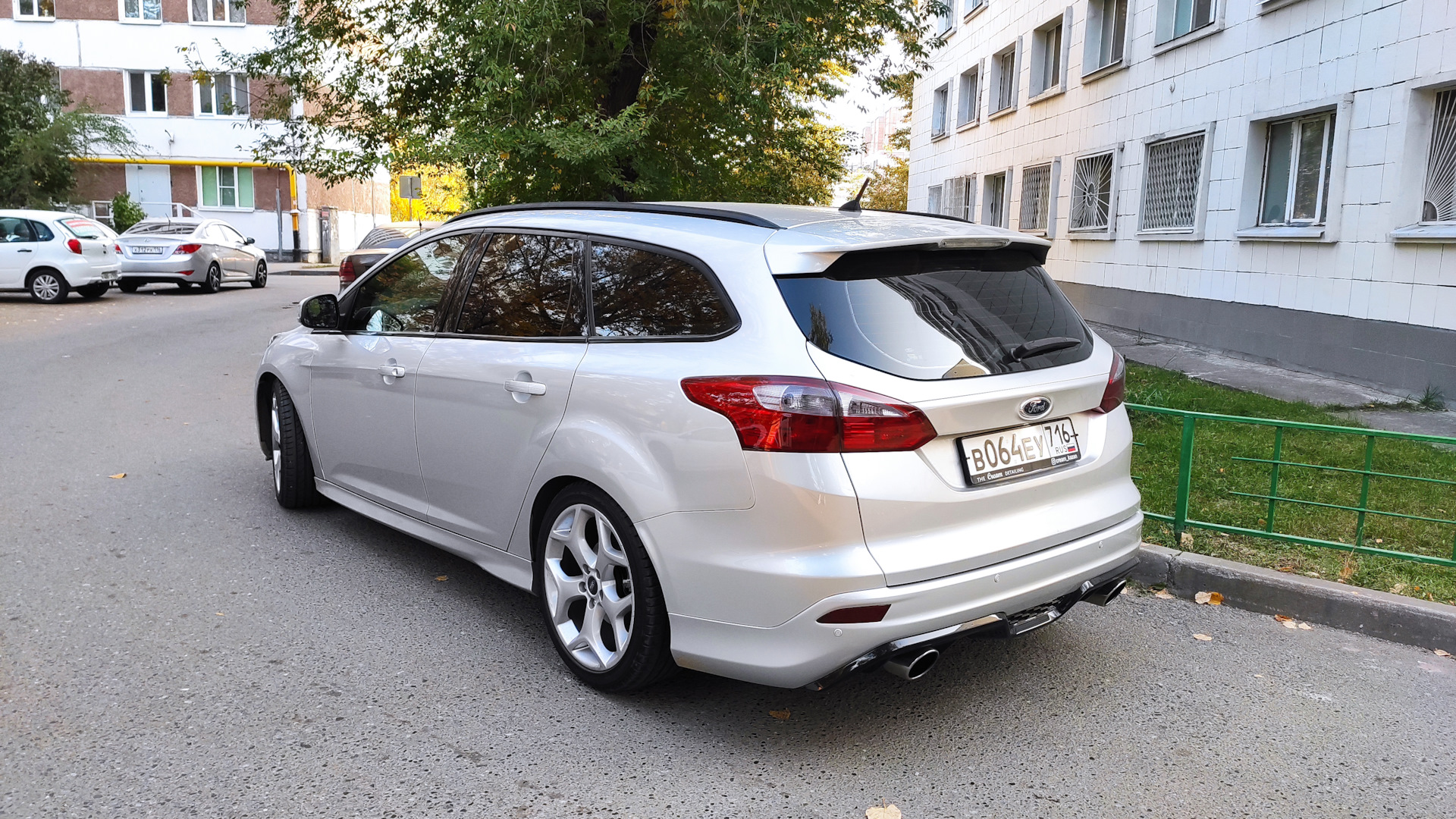 Чёрные рейлинги от ST на месте. — Ford Focus III Wagon, 2 л, 2012 года ...