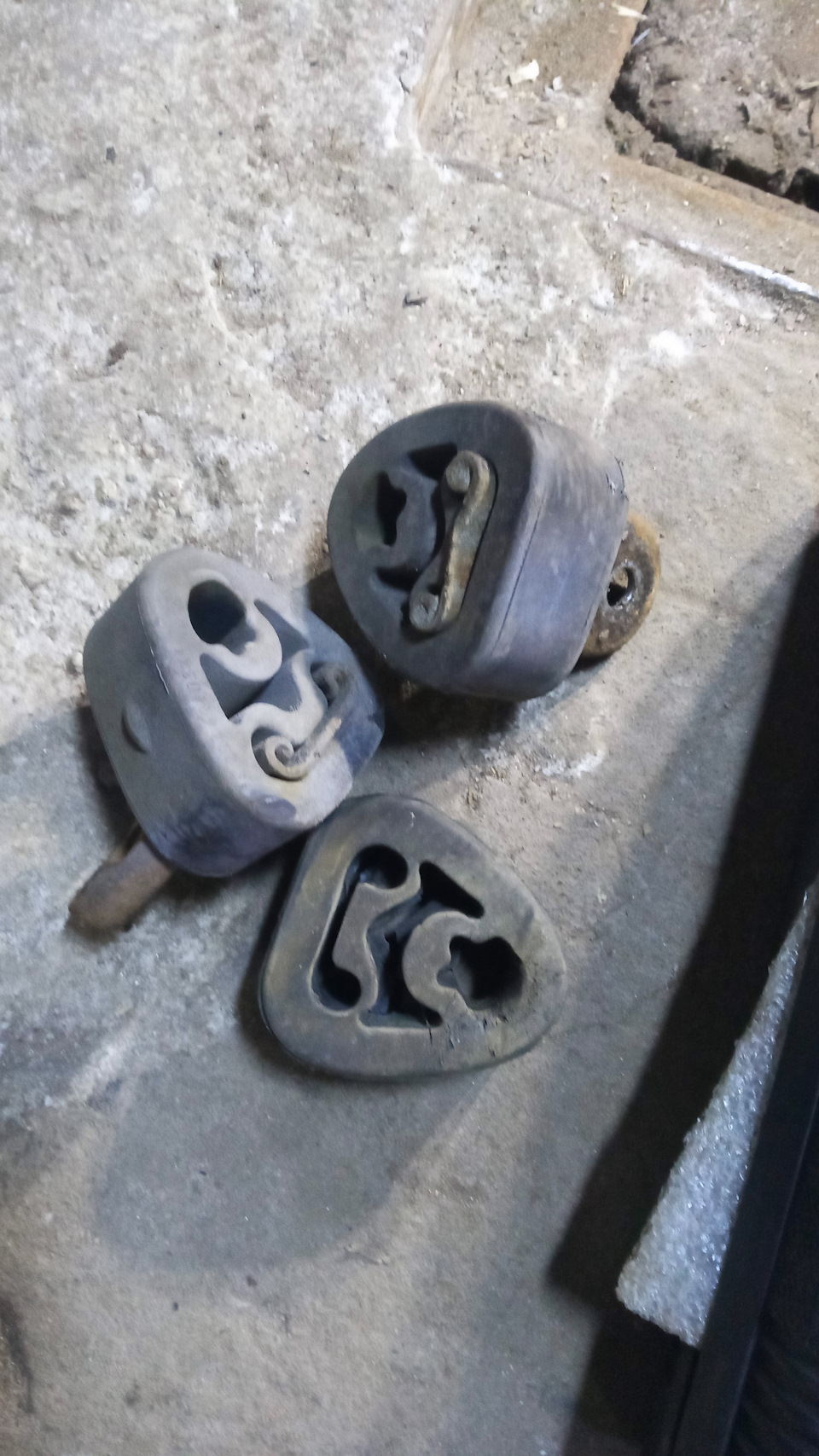 Резинки глушителя — Mercedes-Benz C-Class (W202), 2 л, 1994 года ...