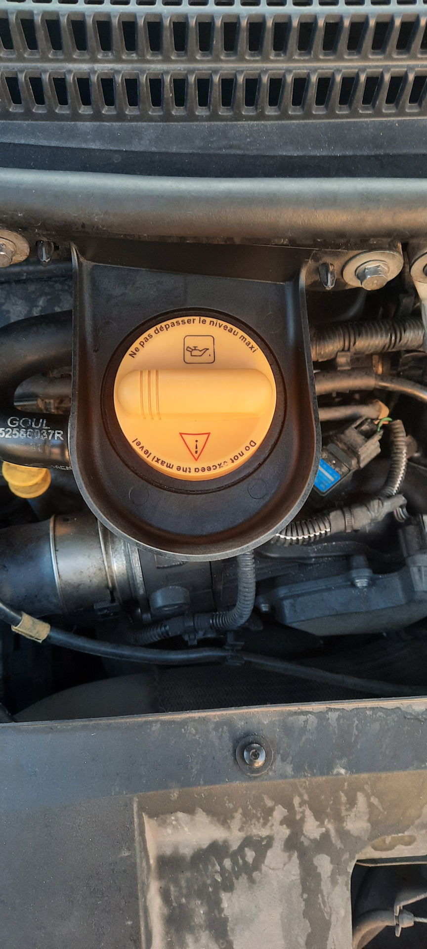 Крышка масляной горловины — Renault Grand Scenic IV, 1,6 л, 2018 года ...