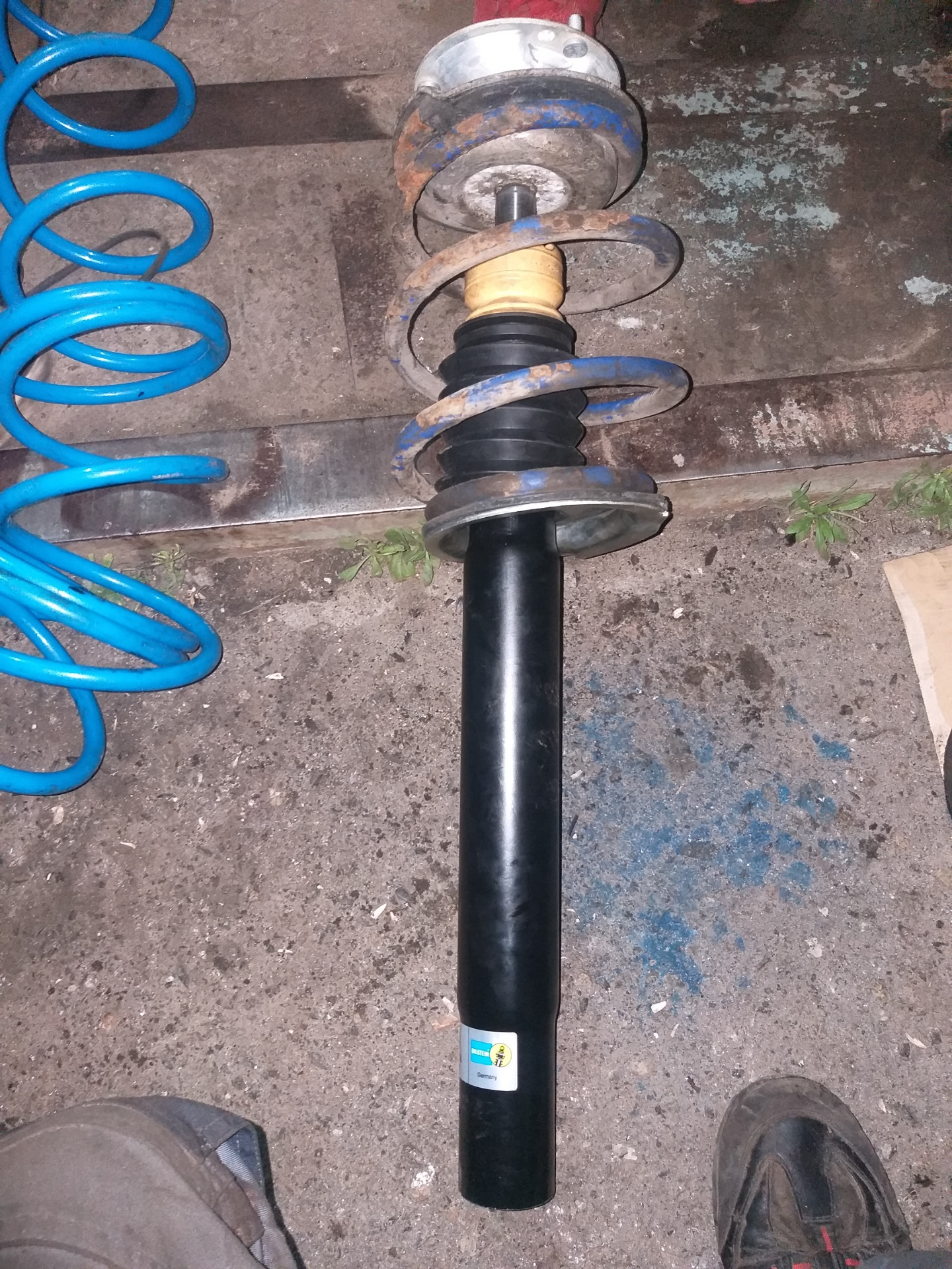 Замена передних амортизаторов bilstein b4, sachs — BMW 5 series Touring ...