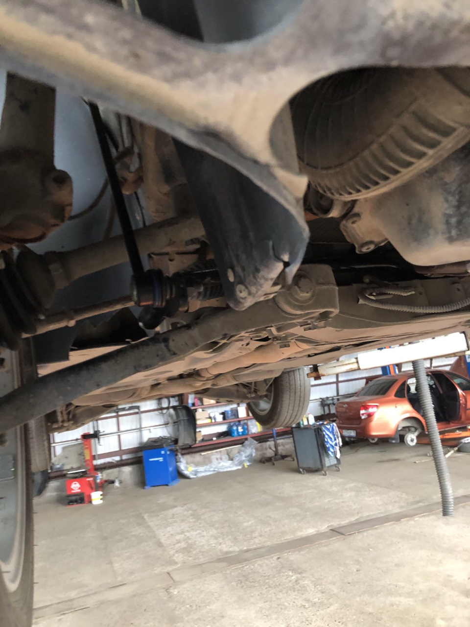 Передний стабилизатор на 23,6 вместо 23 мм — Volkswagen Tiguan (1G), 2 ...