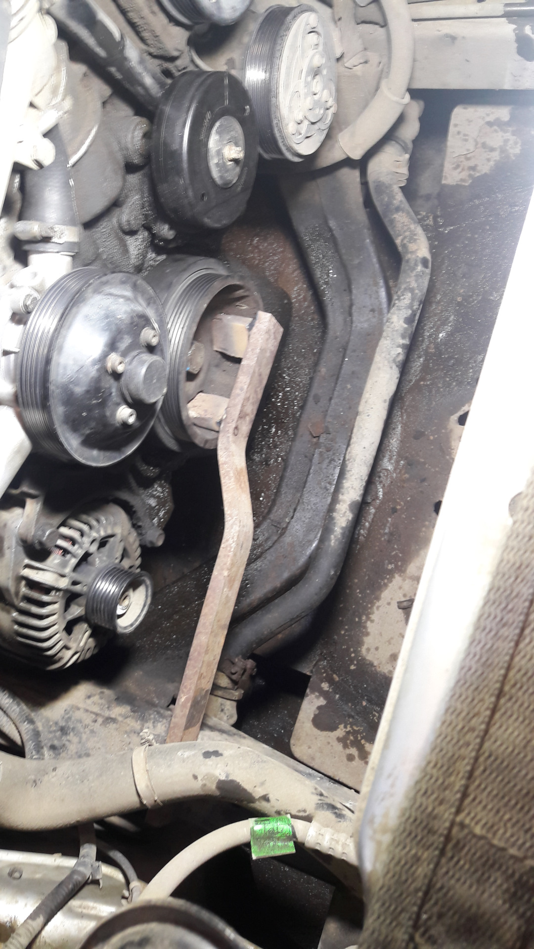 Замена помпы, натяжного ролика и сальника шкива коленвала — SsangYong ...