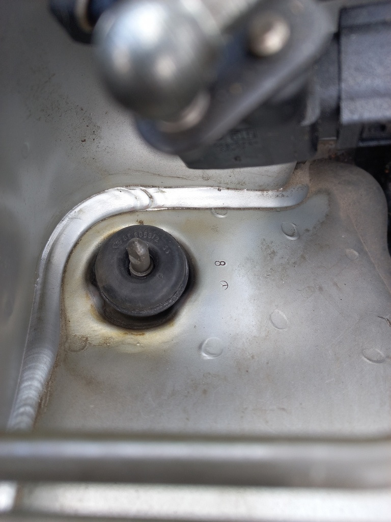 Отбойник амортизатора. Замена — Mercedes-Benz C-Class (W202), 2,4 л ...