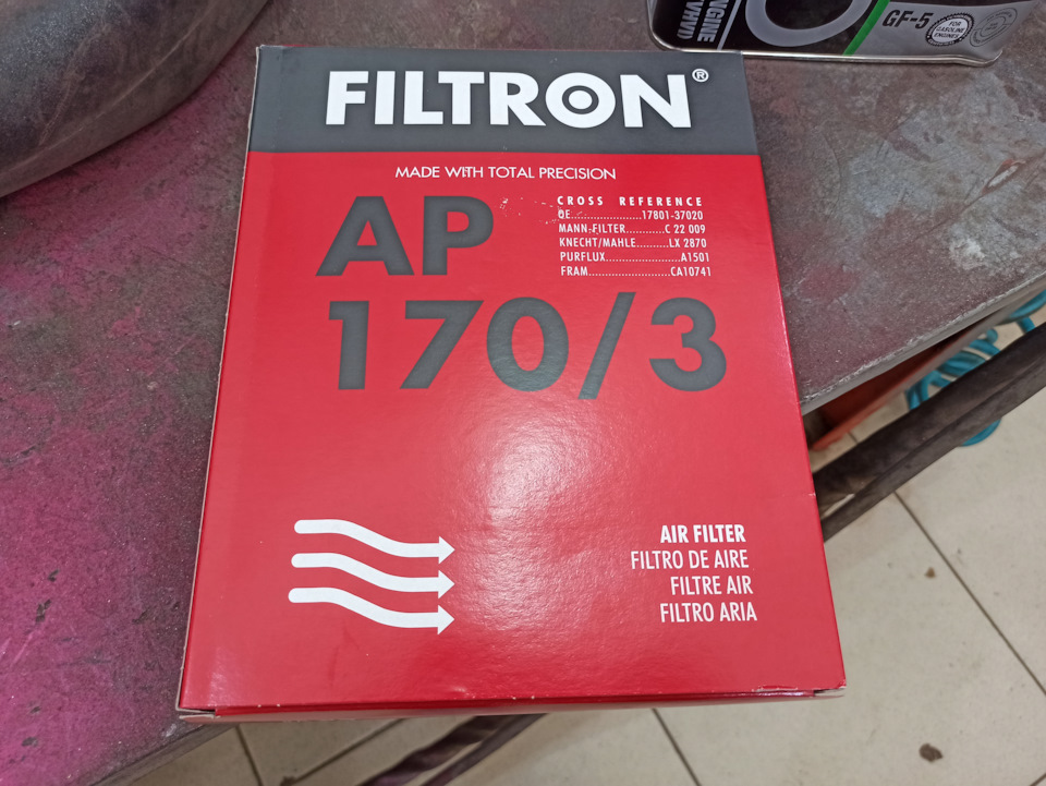 Замена масла и фильтров — Toyota Prius (30), 1,8 л, 2011 года ...