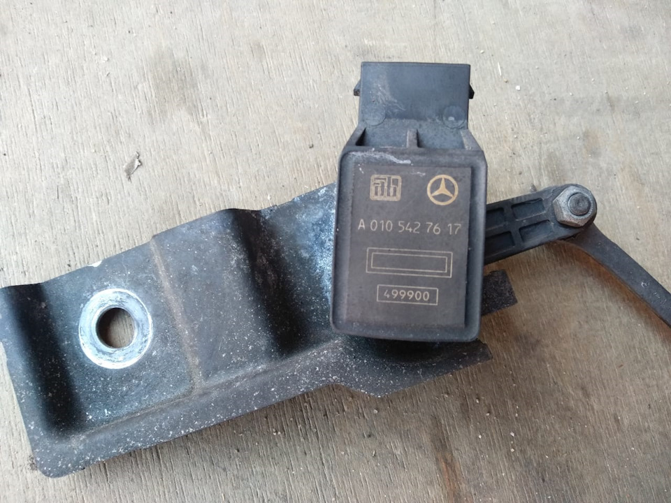 A0105427617 Датчик пневмоподвески Mercedes | Запчасти на DRIVE2