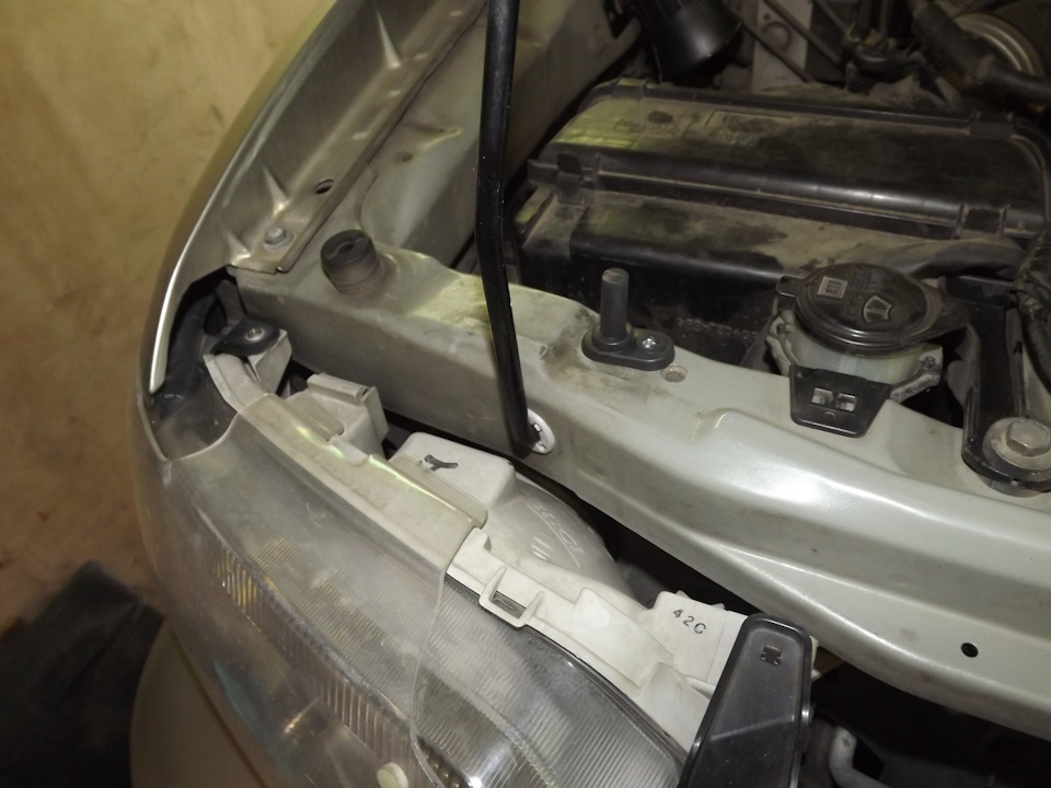 Втулка крепления упора капота — Toyota Land Cruiser Prado 90-series, 3 ...