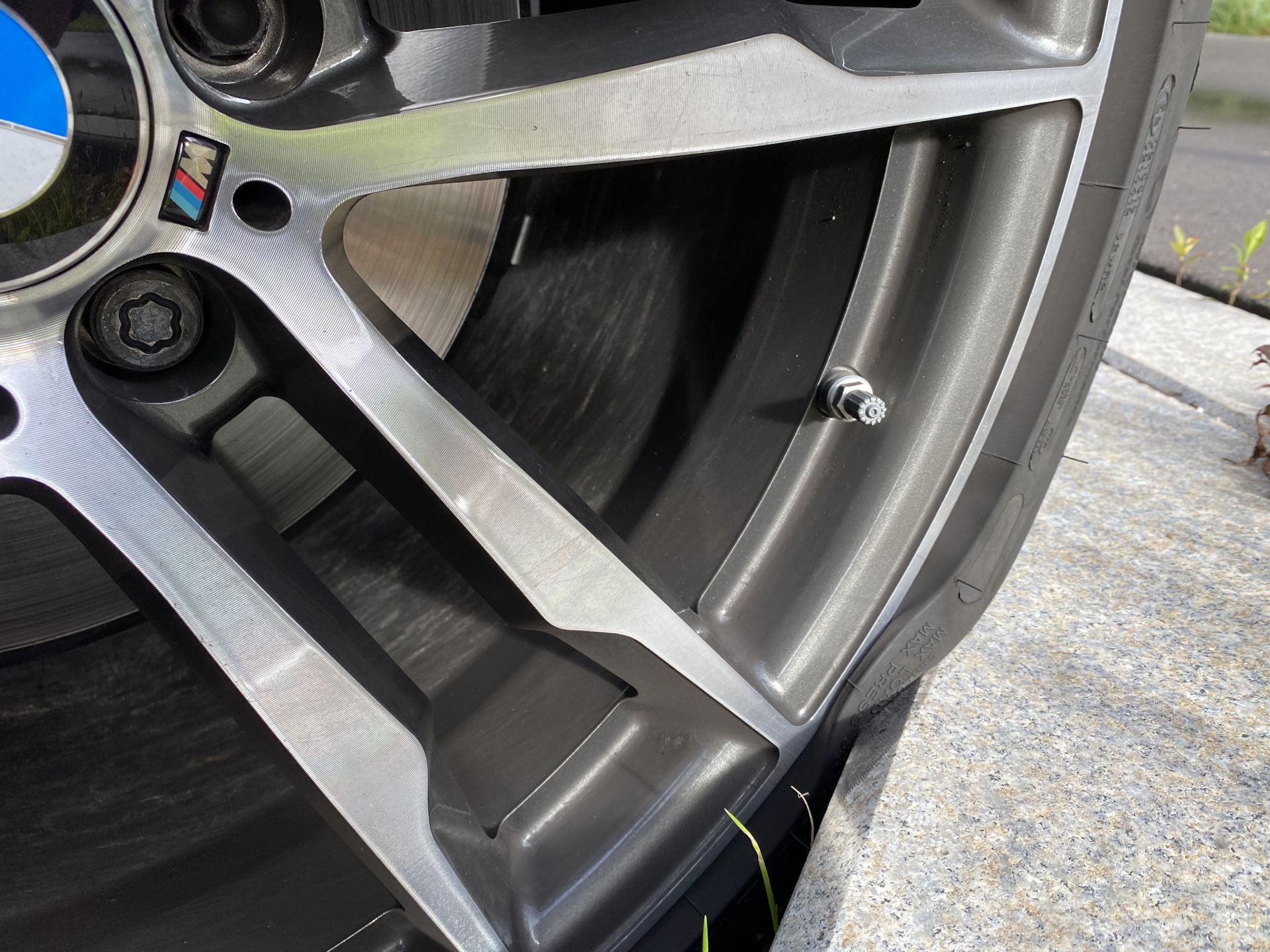 Брак всех новых тормозных колодок — BMW X6 (F16), 3 л, 2015 года ...