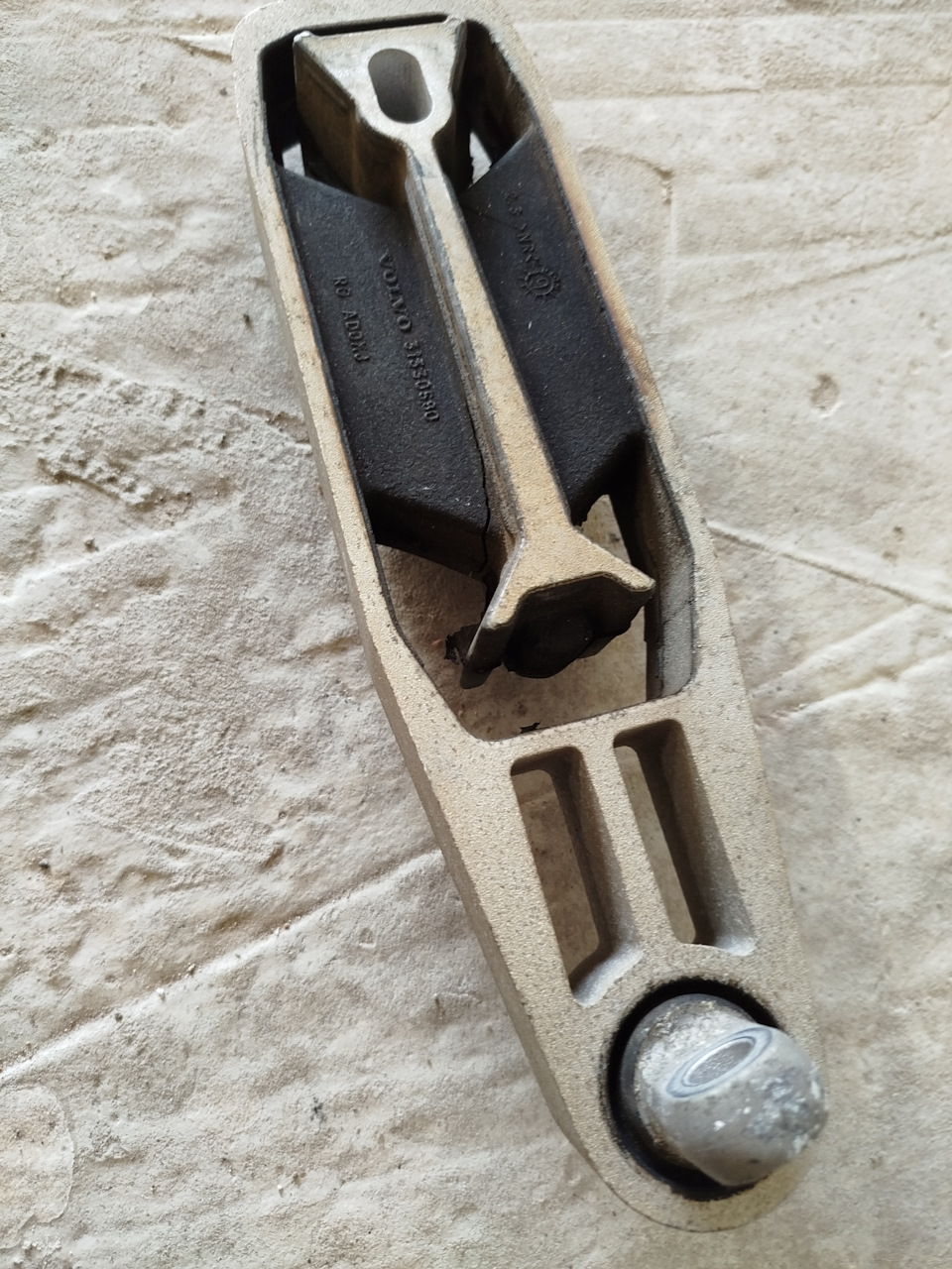 Замена сальников втулки угловой передачи. — Volvo V60 Cross Country (2G ...