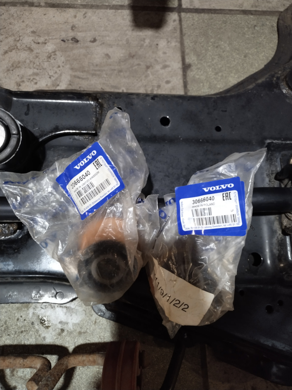 30666040 Сайлентблок подрамника передние Volvo | Запчасти на DRIVE2