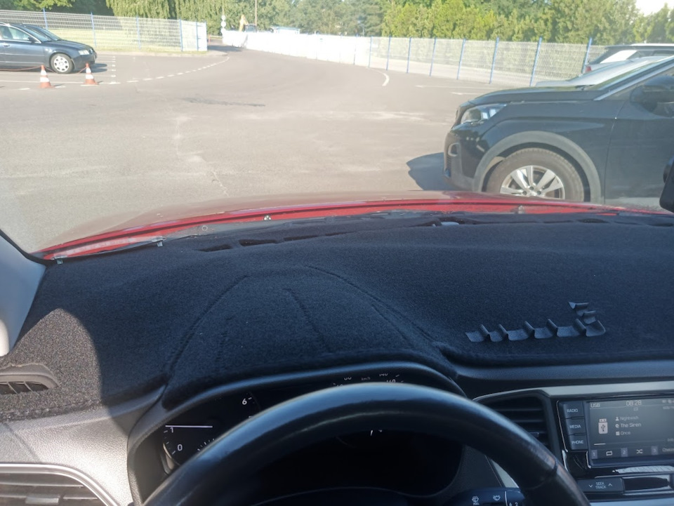 Накидка на панель приборов — Hyundai Accent (5G), 1,6 л, 2018 года ...