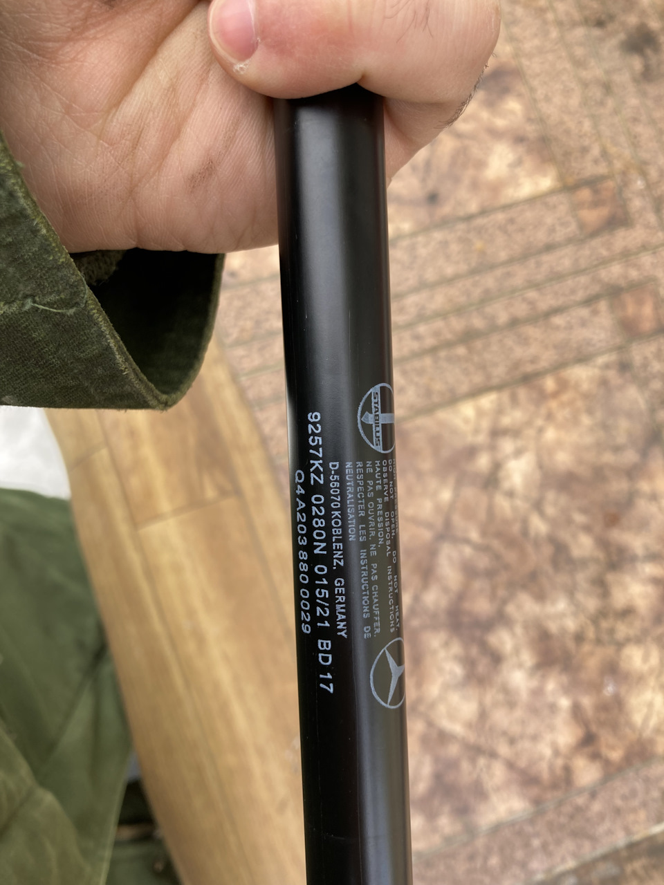 A2038800029 Пружина газовая капота Mercedes | Запчасти на DRIVE2