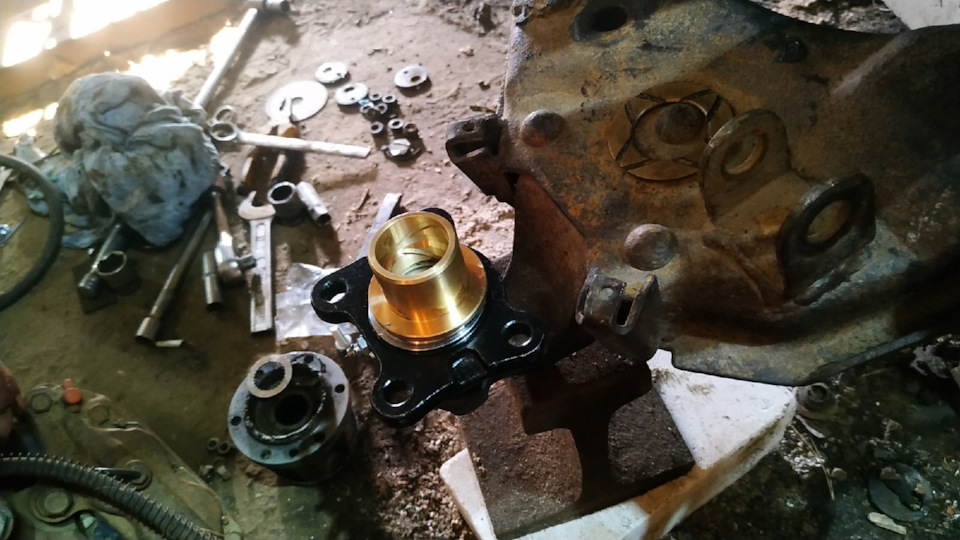 Шаровые, сайлентблоки в передние рычаги, втулки привода и сальники ...