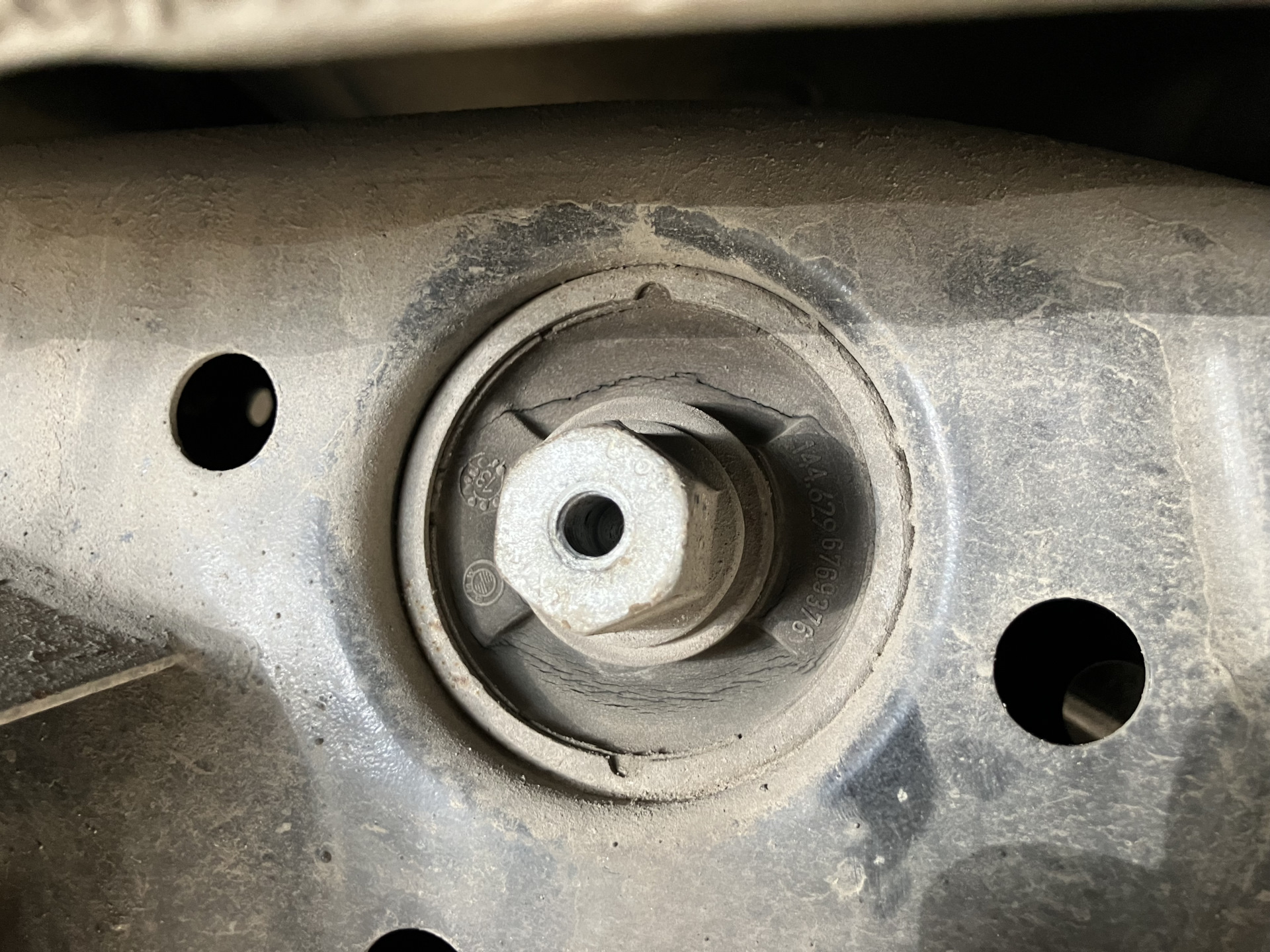 ТрансМИССИЯ — Замена сайлентблока редуктора — BMW 3 series (F30), 2 л ...