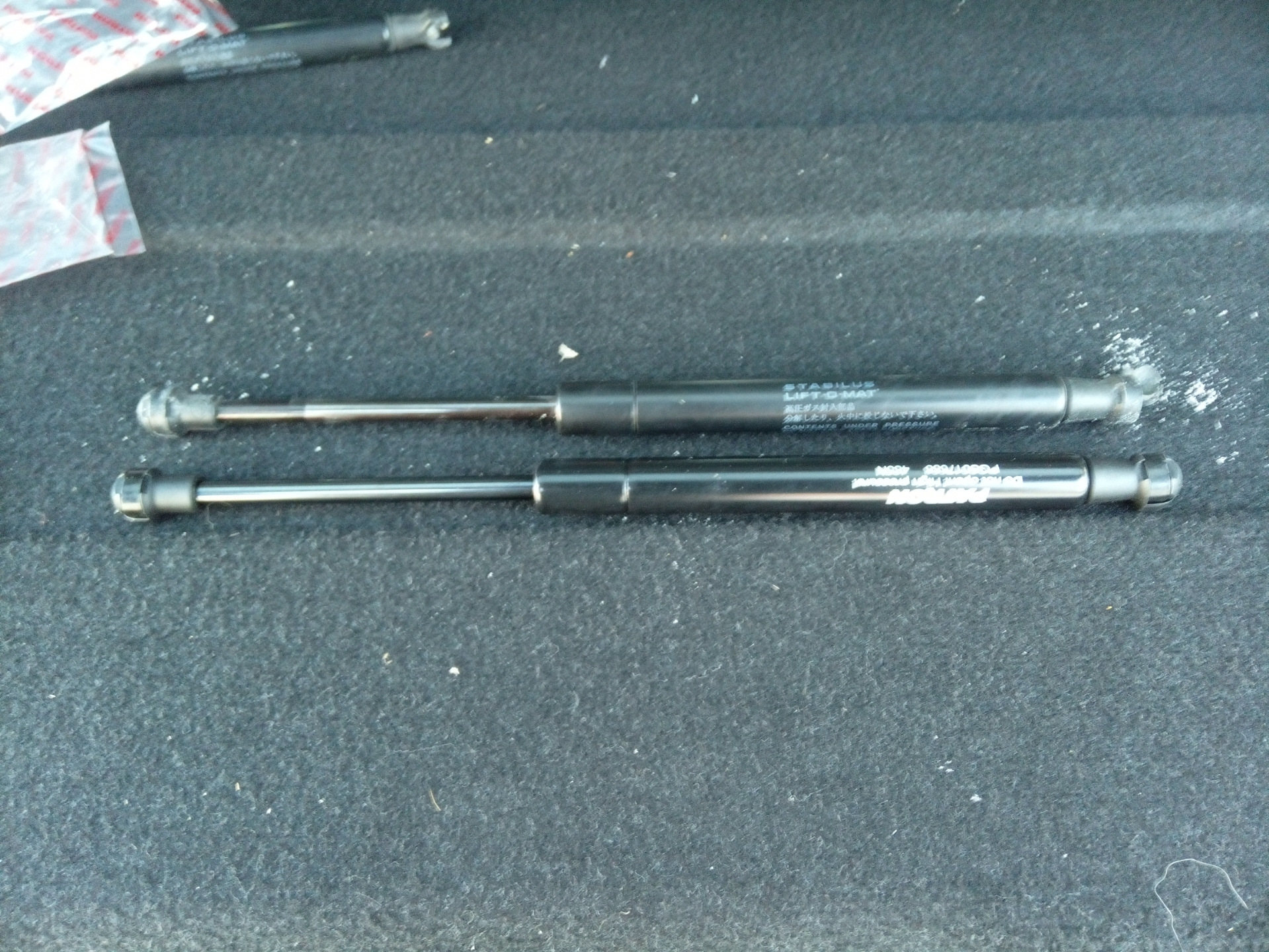 Амортизаторы багажника — Lexus GS (S190), 3 л, 2006 года | своими ...