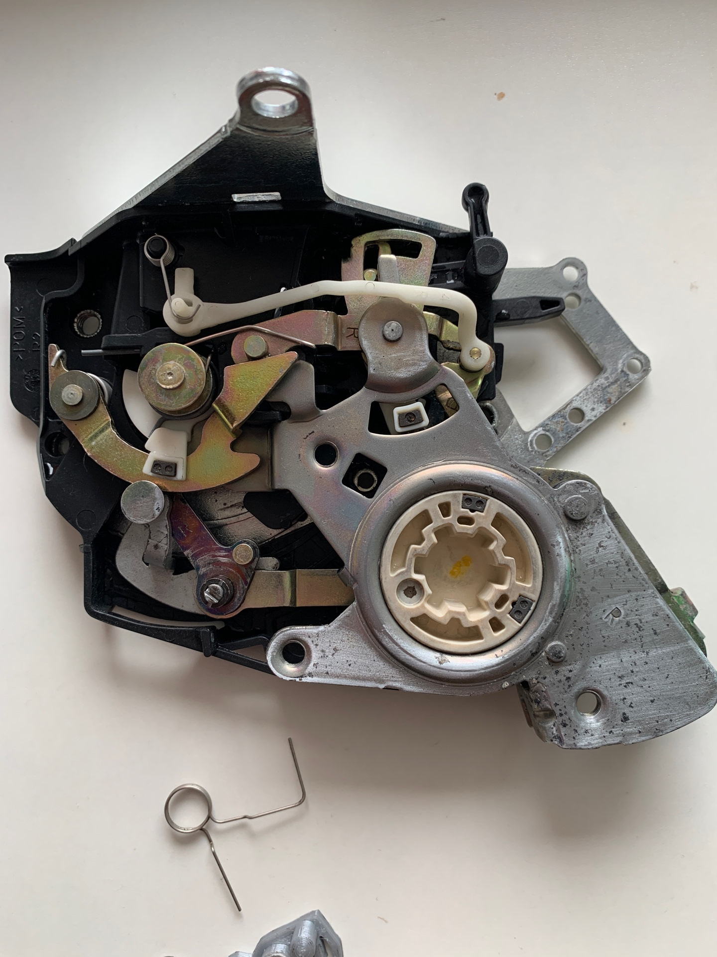 Ремонт доводчика двери 51227202138 — BMW 7 series (E65/E66), 3 л, 2008 ...