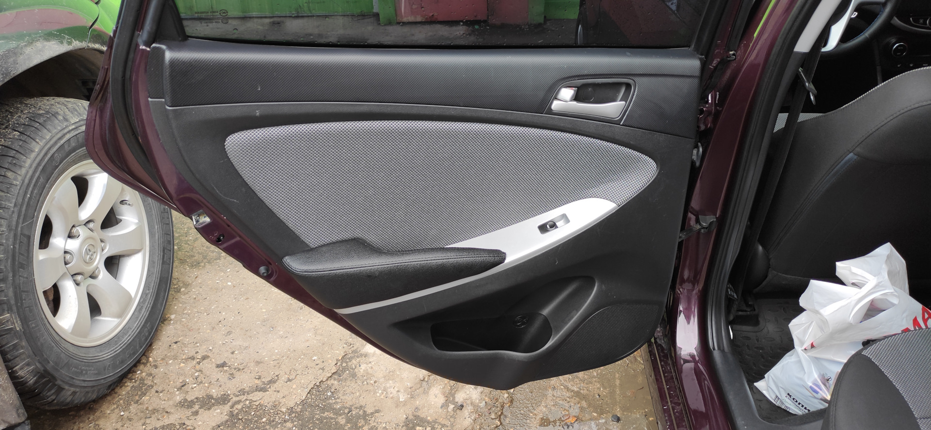 Задние дверные карты от рестайлинга — Hyundai Solaris (1G), 1,6 л, 2012 ...