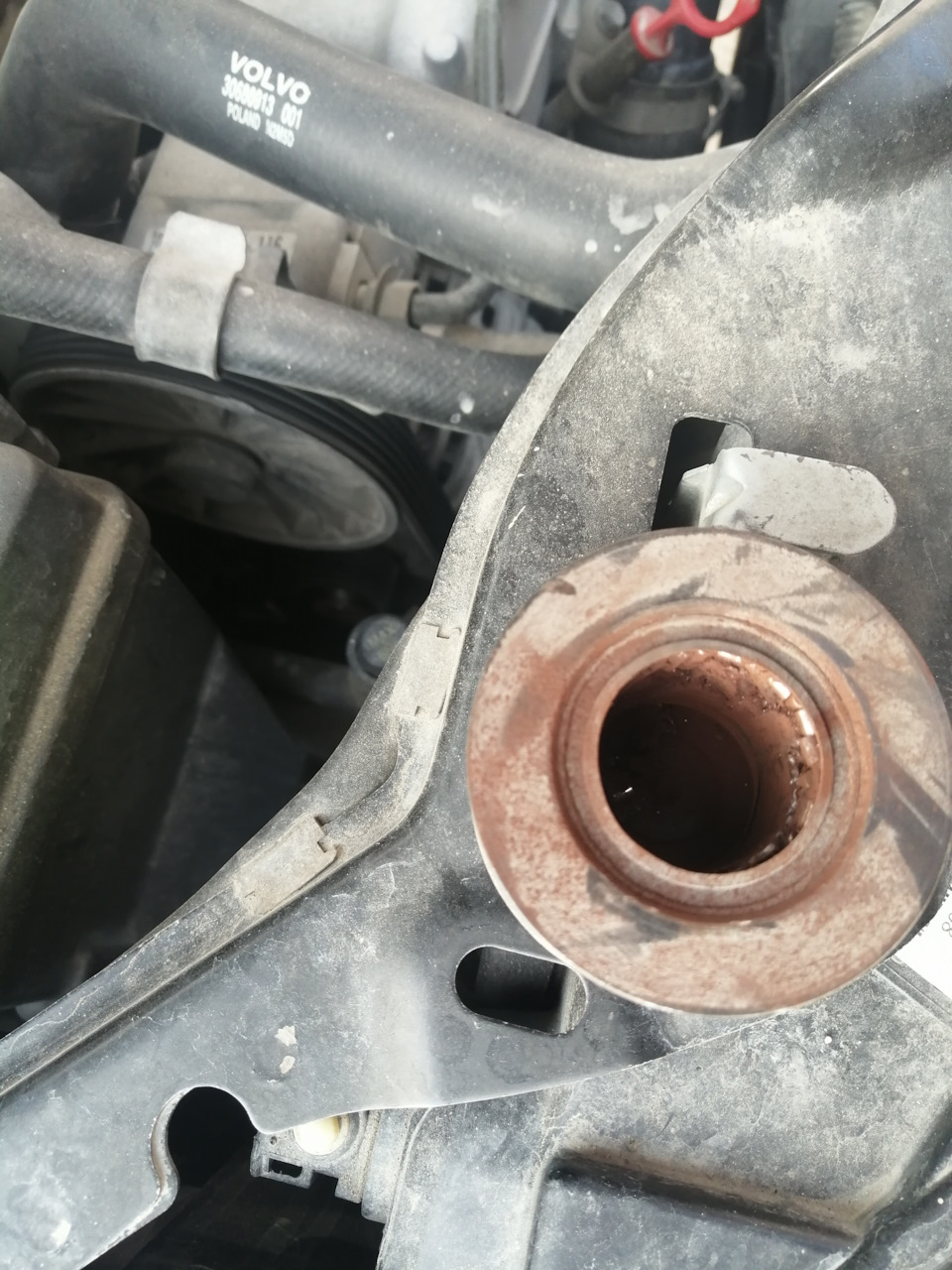 Замена генератора, ремня, роликов — Volvo XC90 (1G), 2,5 л, 2004 года ...