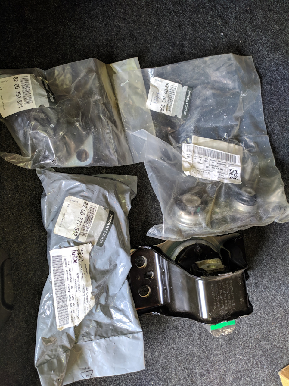 Опоры двигателя — Renault Megane II, 2 л, 2004 года | запчасти | DRIVE2