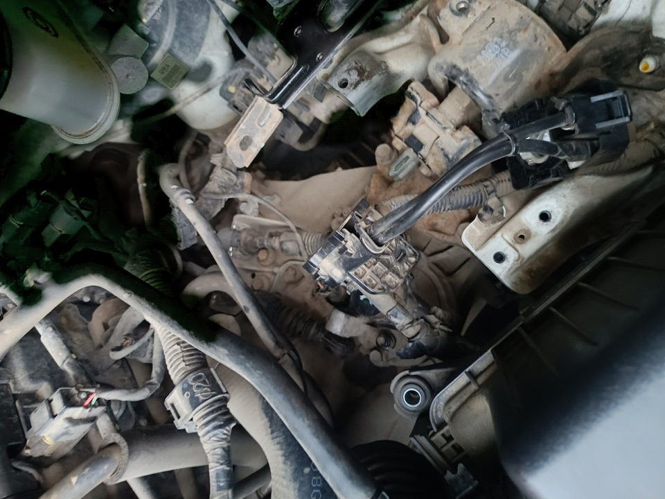 Замена опоры рычага селектора — Hyundai Solaris (1G), 1,4 л, 2014 года ...