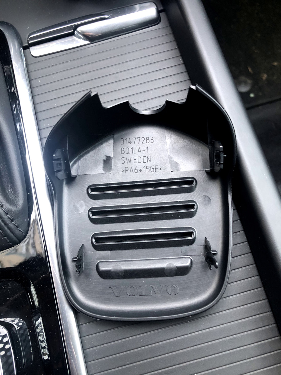 31477283 Крышка зеркала салонного Volvo | Запчасти на DRIVE2