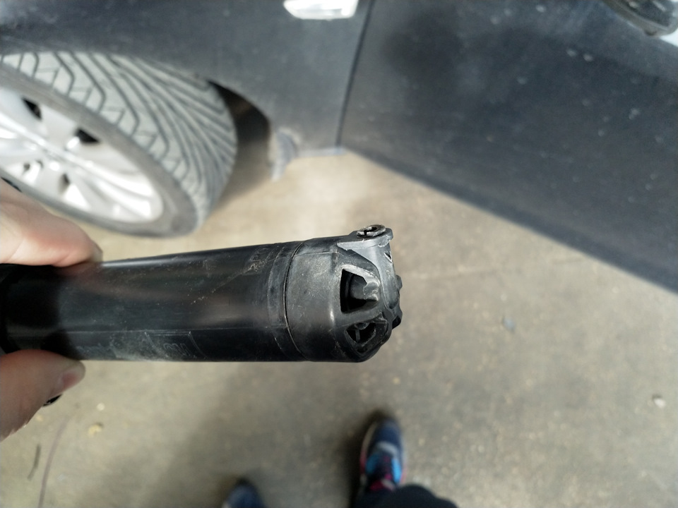 №14 Форсунка омывателя фары — Opel Astra J, 1,4 л, 2011 года | кузовной ...