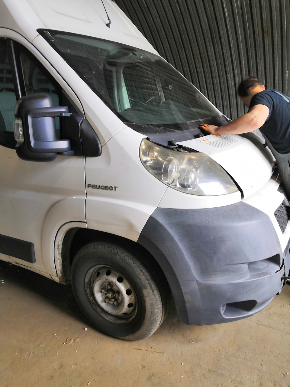 Замена лобового стекла — Peugeot Boxer (2G), 2,2 л, 2008 года | тюнинг ...