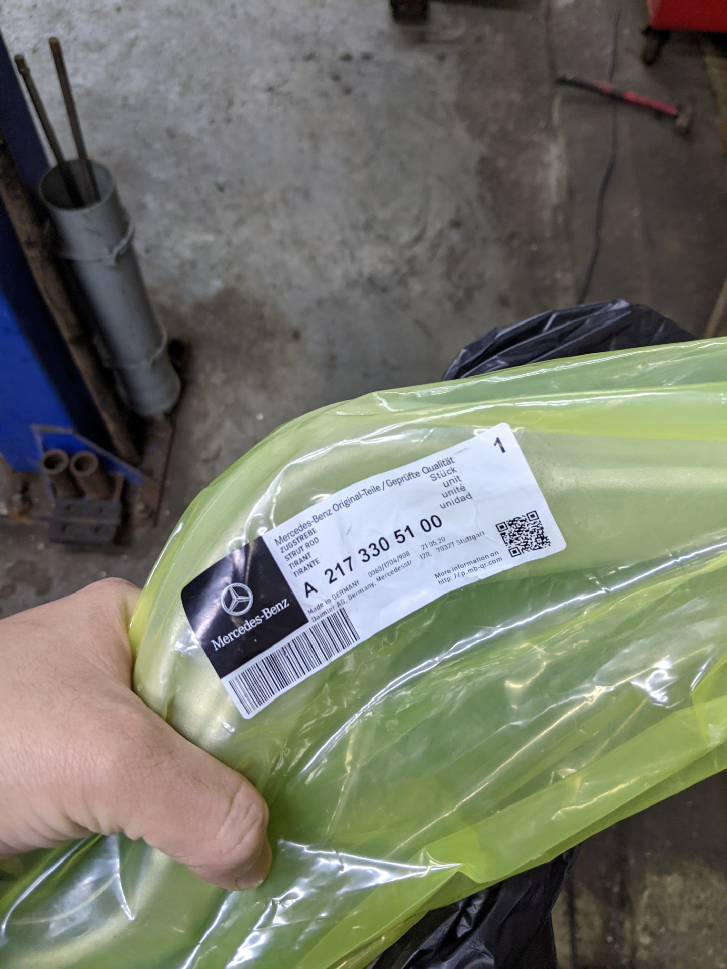 Замена продольного рычага слева — Mercedes-Benz S-Class (W222), 4,7 л ...