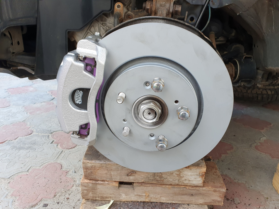 Тормозные диски, колодки и жидкость — Honda CR-V (RE), 2,4 л, 2008 года ...