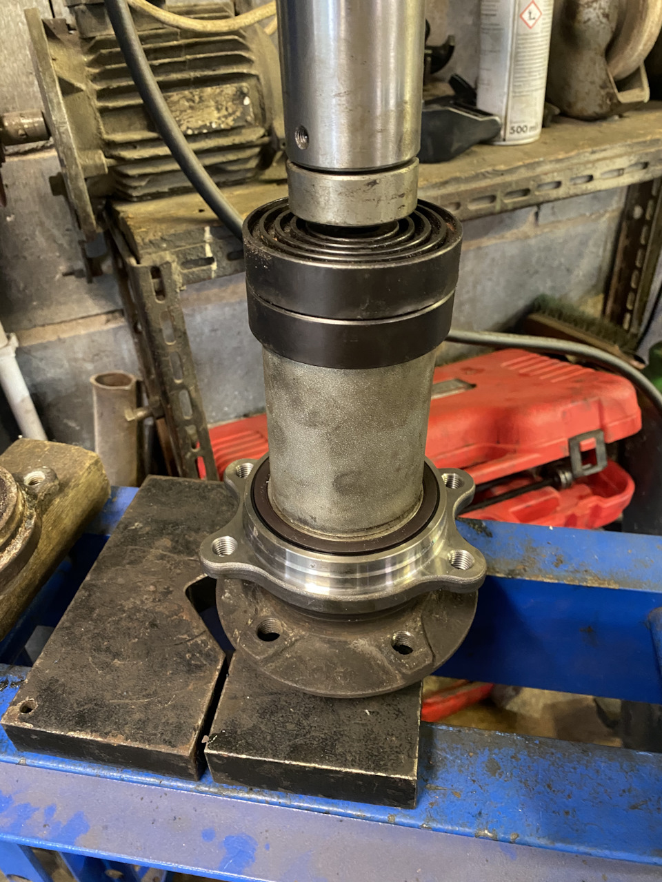 Замена переднего правого ступичного подшипника — Audi A4 Allroad (B8 ...