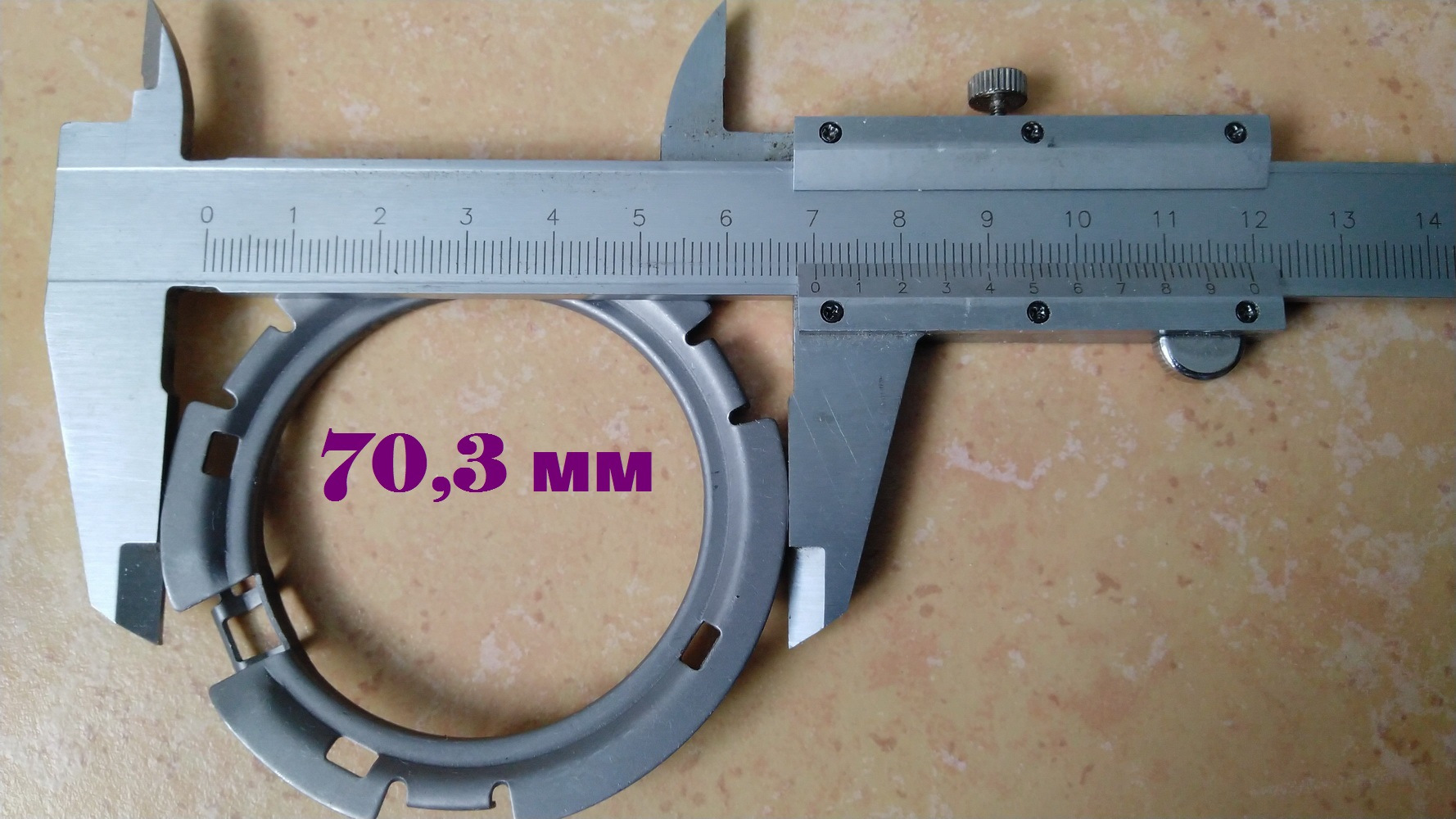 Renault. Держатель датчика ABS 47960BC00A. — Renault Scenic II, 1,5 л ...