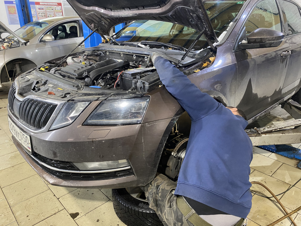 Замена опорного подшипника — Skoda Octavia A7 Mk3, 1,4 л, 2019 года ...