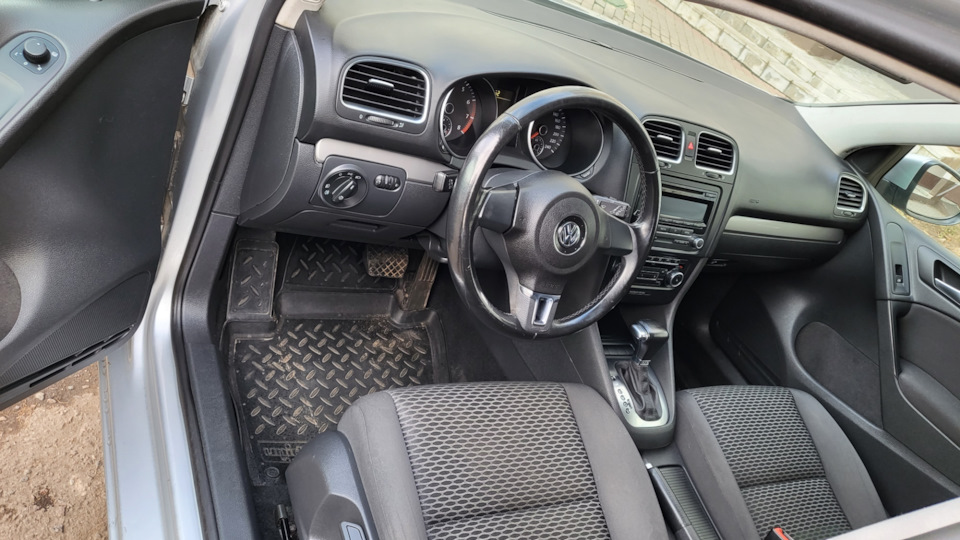 Фото — Volkswagen Golf Mk6, 1,6 л, 2009 года | фотография | DRIVE2