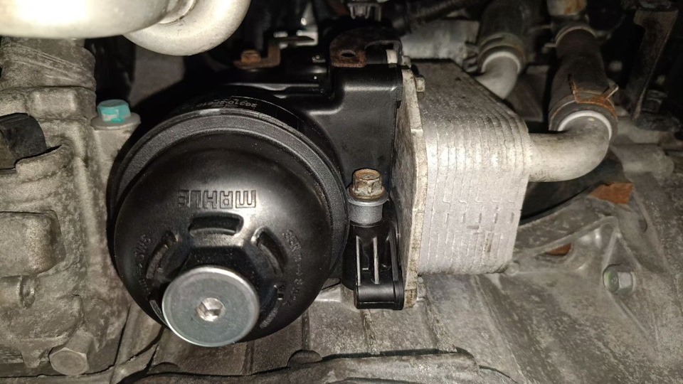 Замена корпуса масляного фильтра — KIA Carnival (3G), 2,2 л, 2019 года ...