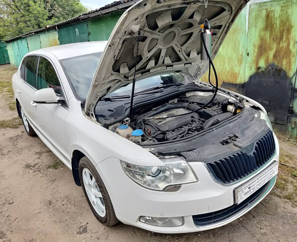 Skoda Superb 1.8 TSI промывка топливных форсунок без снятия с двигателя ...