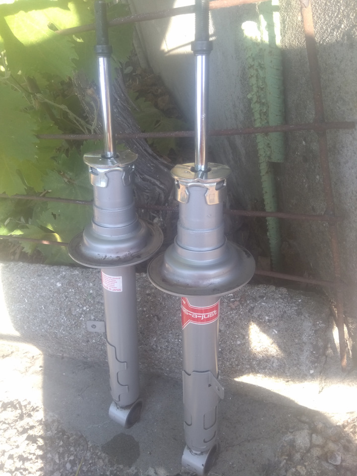 Стойки Kayaba пара 551130 551131 Lexus IS GS на Lexus IS II, Lexus GS ...