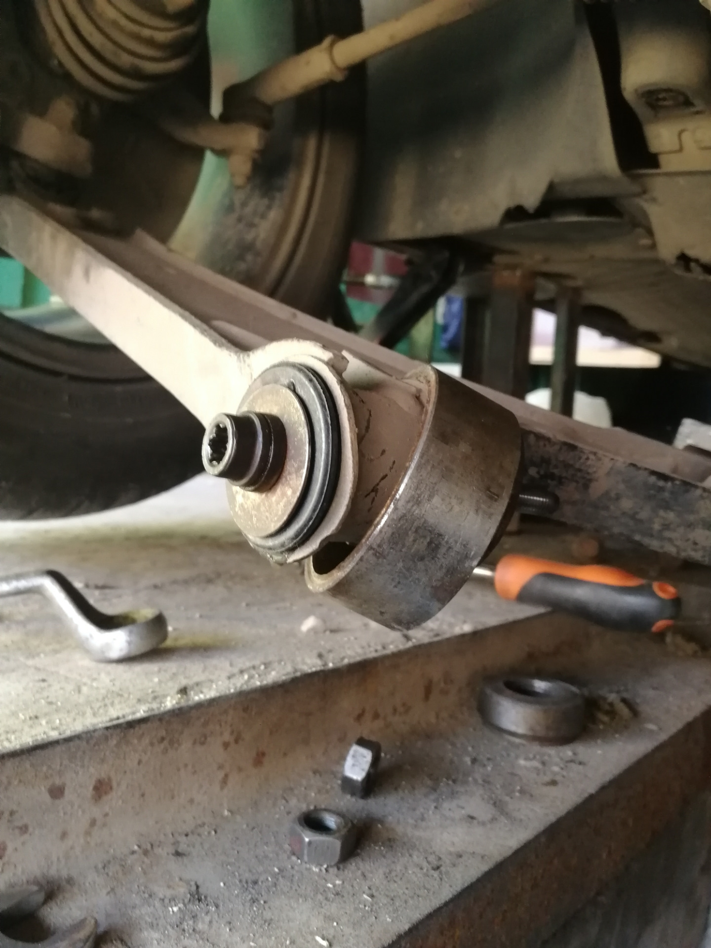 Замена сайлентблоков — Volkswagen Golf Mk5, 1,4 л, 2008 года | своими ...