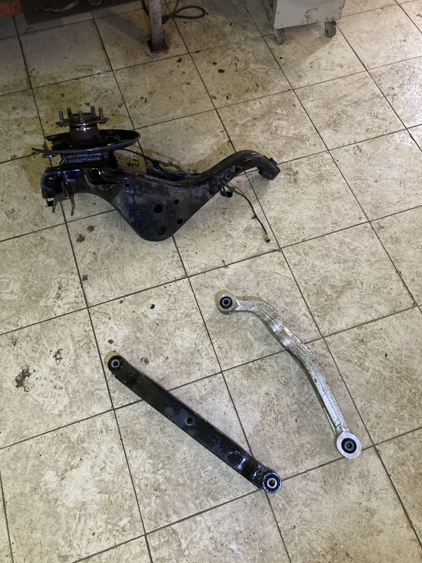 Обслуживание задней подвески — Nissan X-Trail II (t31), 2 л, 2010 года ...