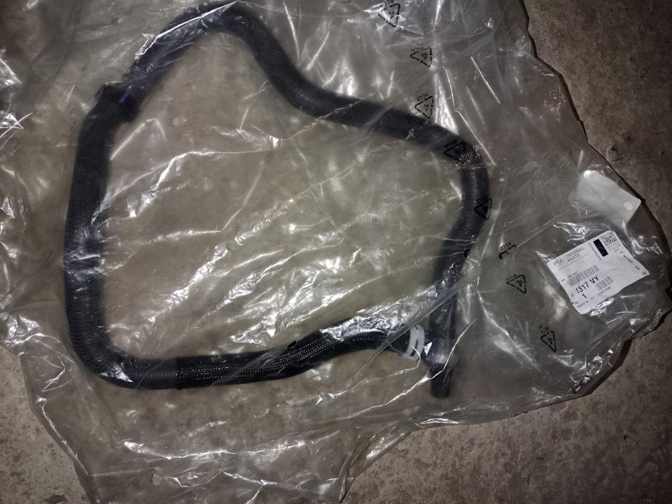 Термостат, патрубки охлаждения и бачок с датчиком — Peugeot 308 (1G), 1 ...