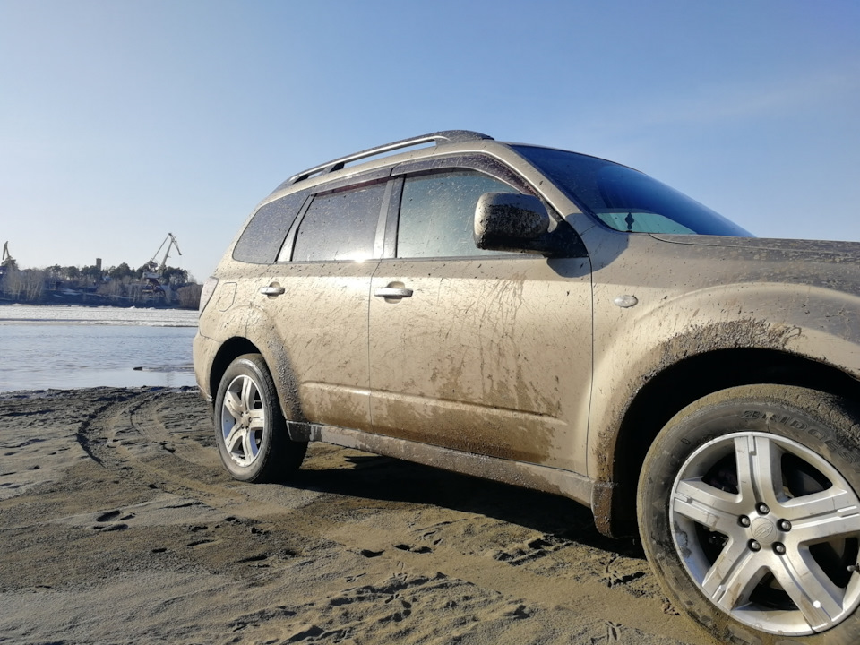 первый прикуриватель/ розетка 12v — Subaru Forester (SH), 2,5 л, 2008 ...