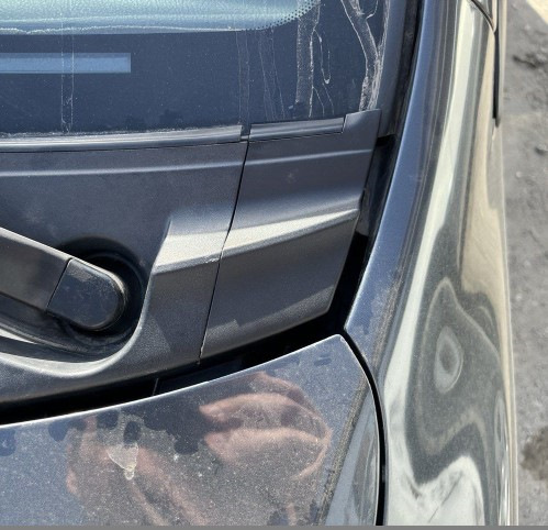 Пластиковая накладка на лобовое стекло — Toyota Yaris (p2), 1,5 л, 2006 ...