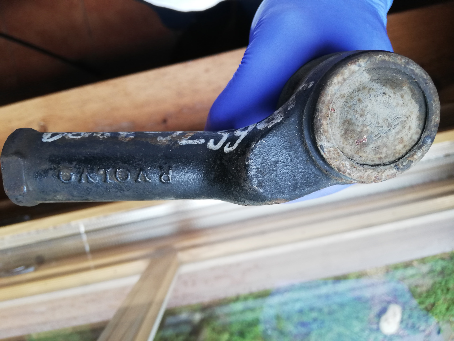 Замена элементов передней и задней подвески Volvo XC70 2008 года ...