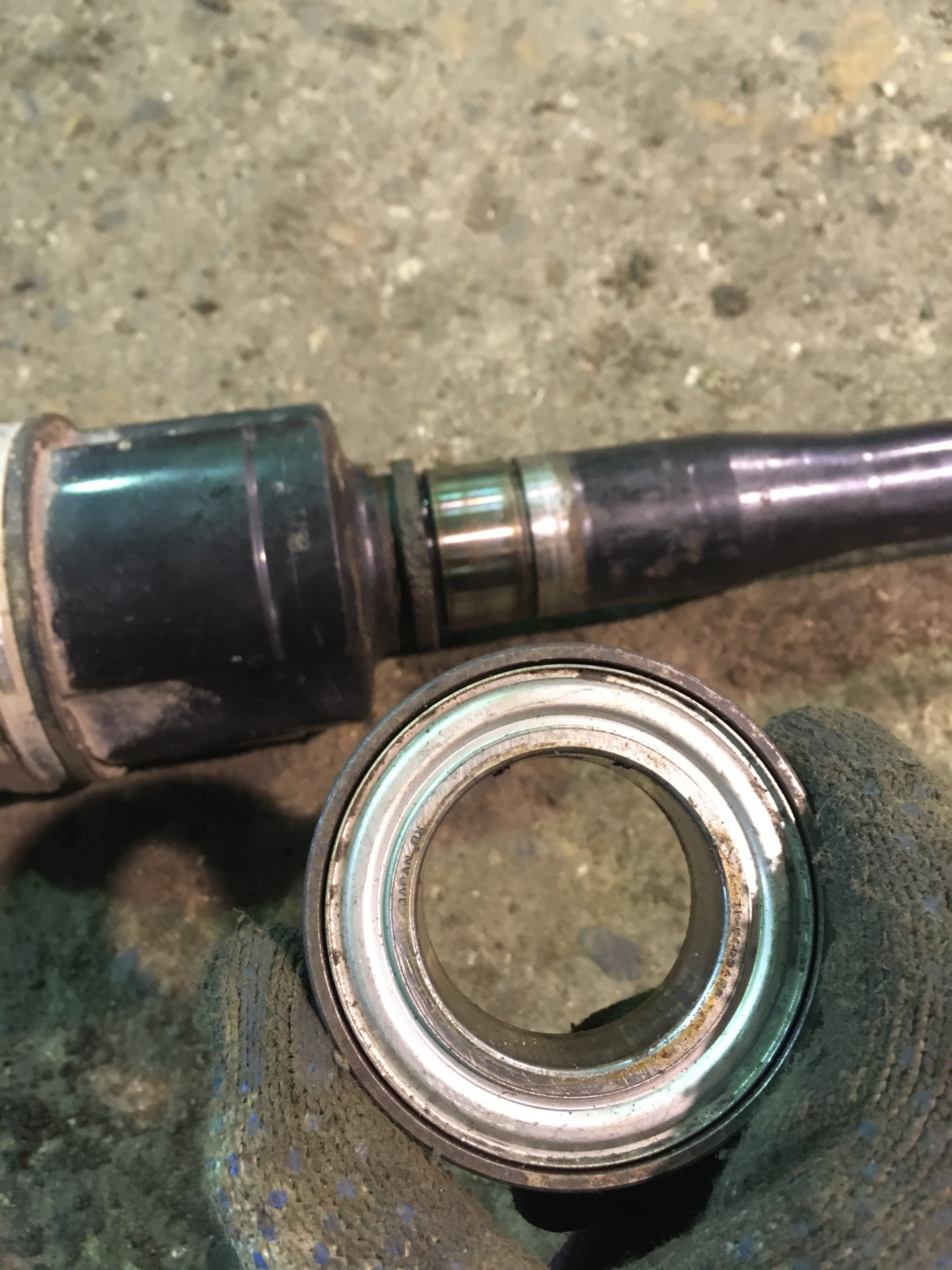 Замена подшипника подвесного привода — Toyota Camry (XV50), 2,5 л, 2013 ...