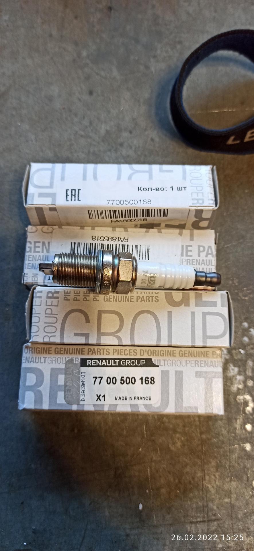 Замена свечей зажигания. — Renault Logan (2G), 1,6 л, 2015 года ...