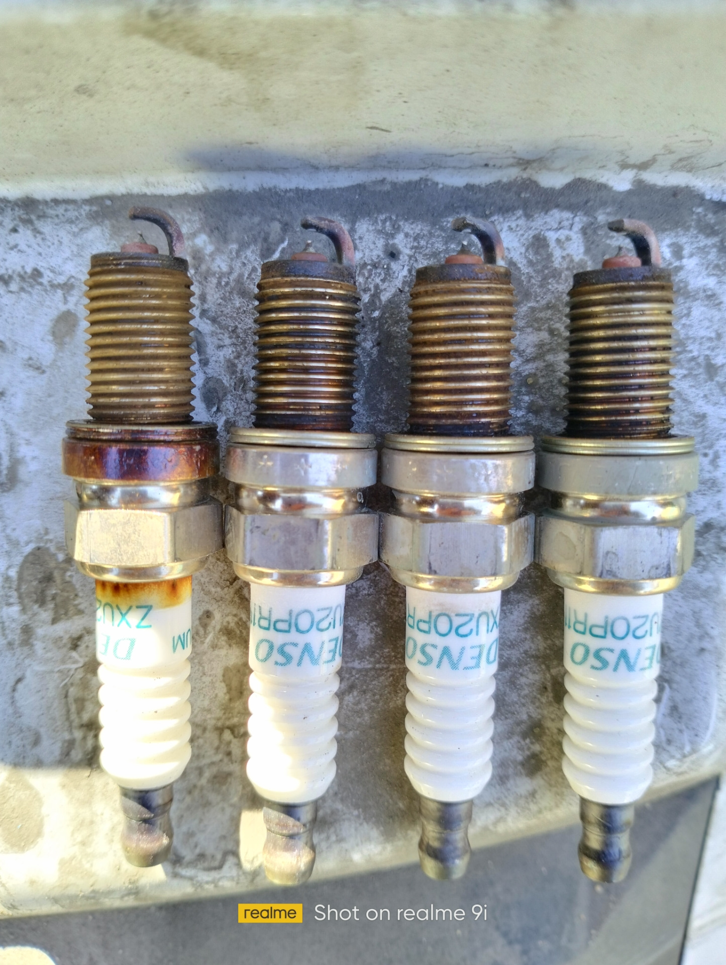 Замена свечей зажигания. Beru Z333 (12FR6DPUX). — Suzuki Splash, 1,2 л ...