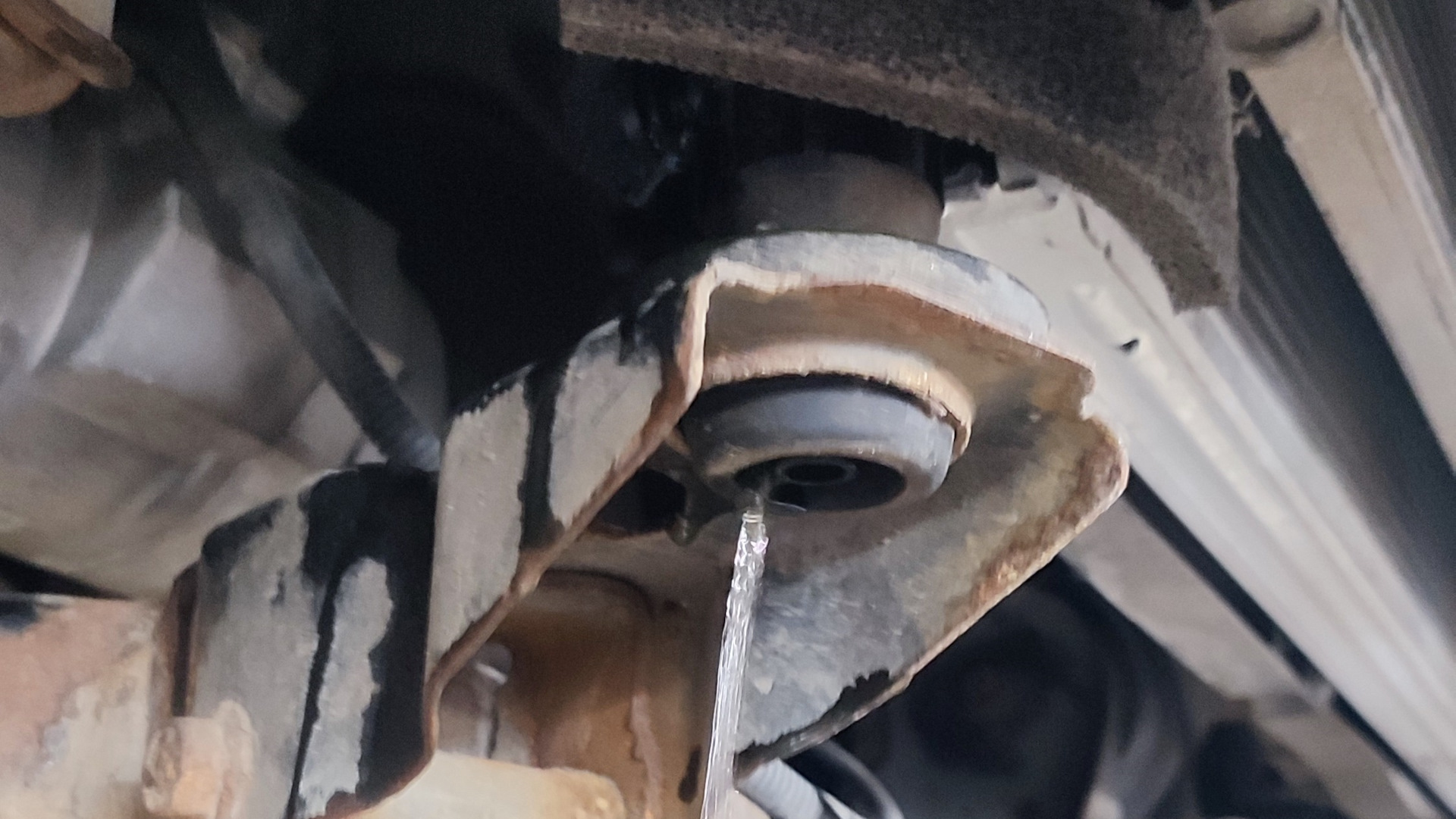 Замена патрубка радиатора — Opel Antara, 2,4 л, 2007 года | визит на ...