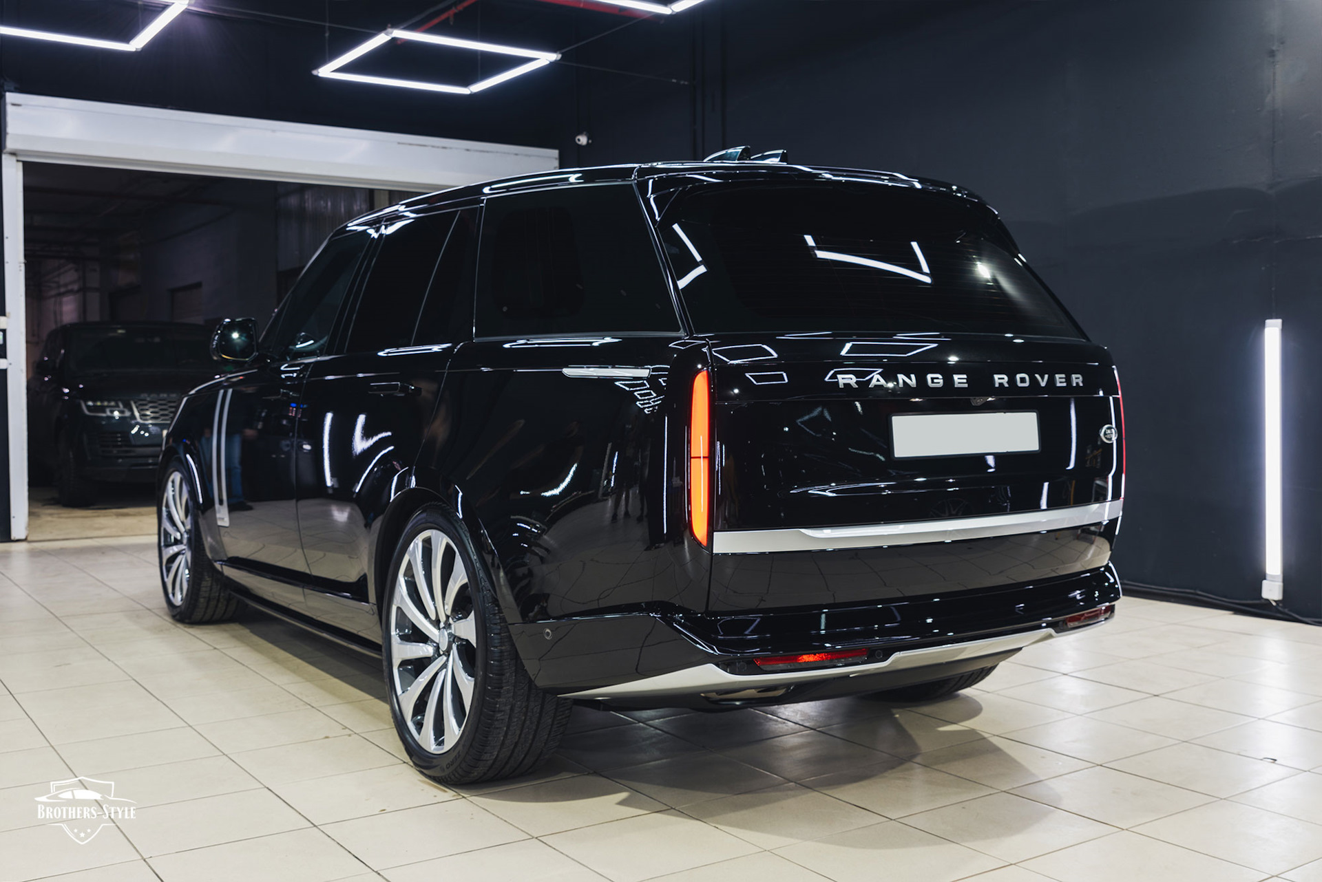 Антигравийная защита Range Rover полиуретановой плёнкой Llumar Gloss ...