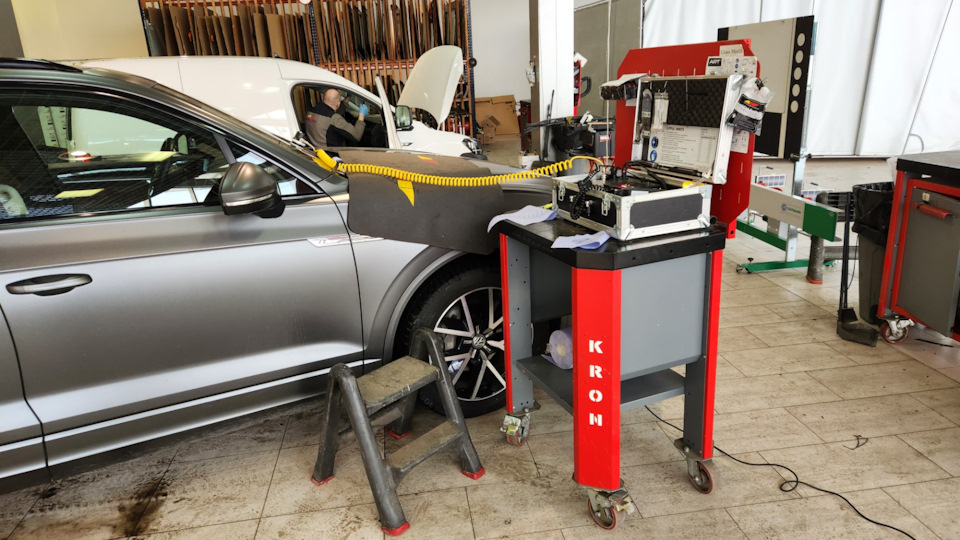 Камушек на МКАДе — Volkswagen Touareg (3G), 3 л, 2020 года | визит на ...