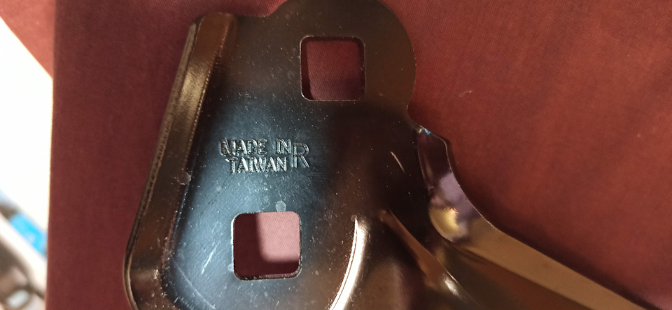 1750016 ПЕТЛЯ КАПОТА ПРАВАЯ GM | Запчасти на DRIVE2