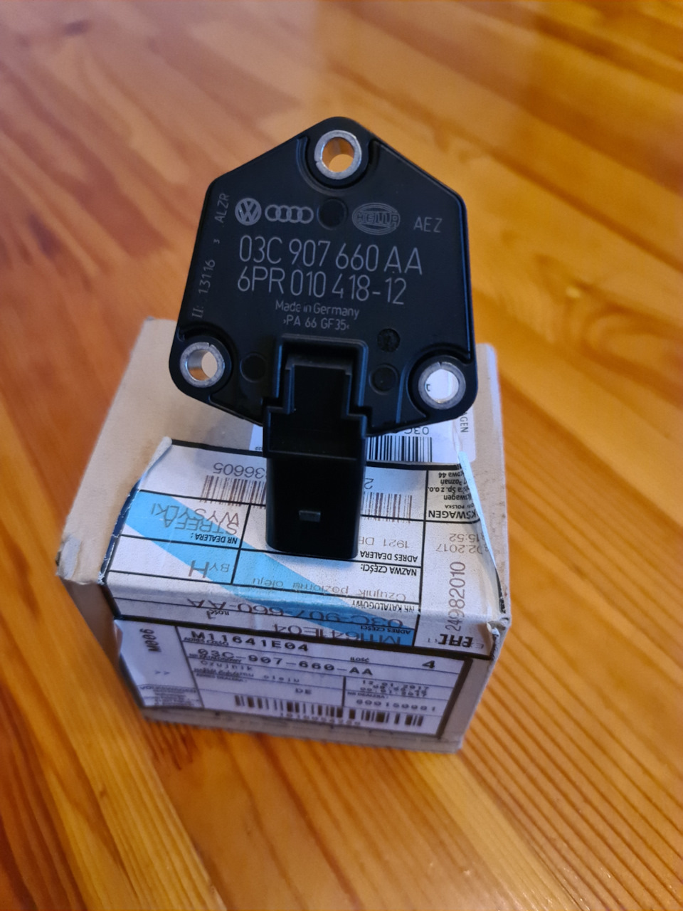 03C907660AA Датчик уровня масла / AUDI A4, A5, A6, A7, A8, Q5, Q7, VW ...